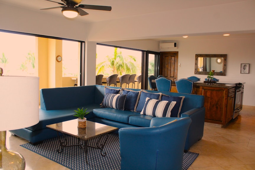 Located One Block To Medano Beach , Two Blocks To The Cabo Marina & Downtown - Cabo San Lucas