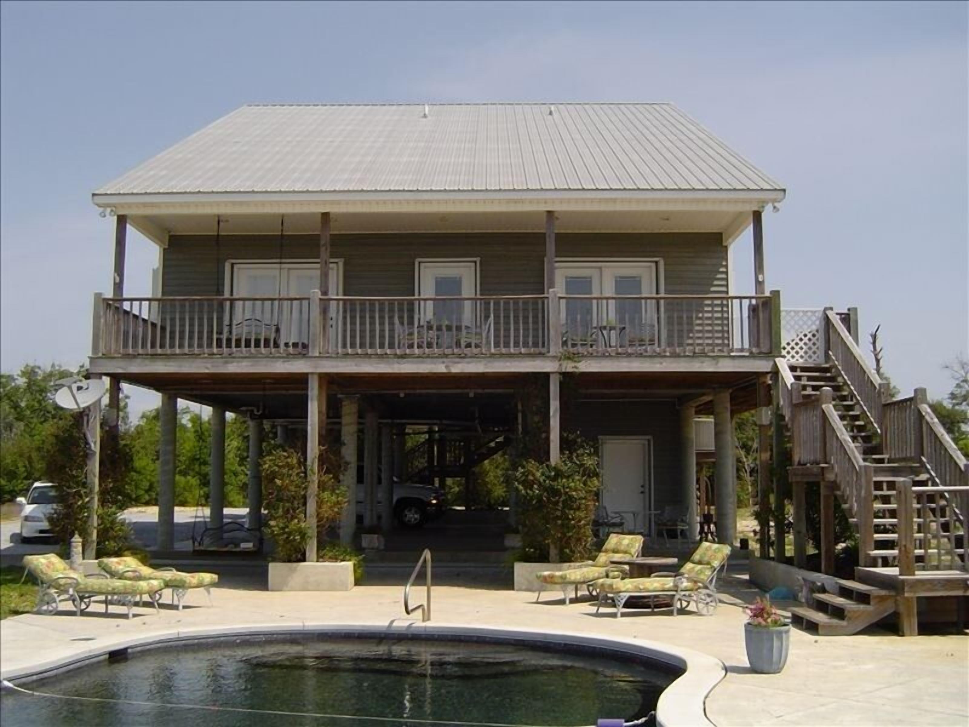 Beachfront Property in Ocean Springs, Overlooking the Gulf of Mexico ...