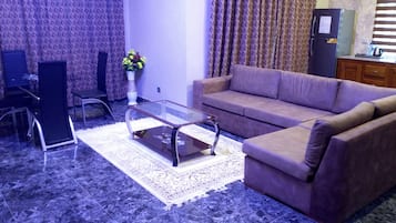 Suite Júnior, 1 cama king-size, não fumadores, Vista para a cidade | Lounge executivo