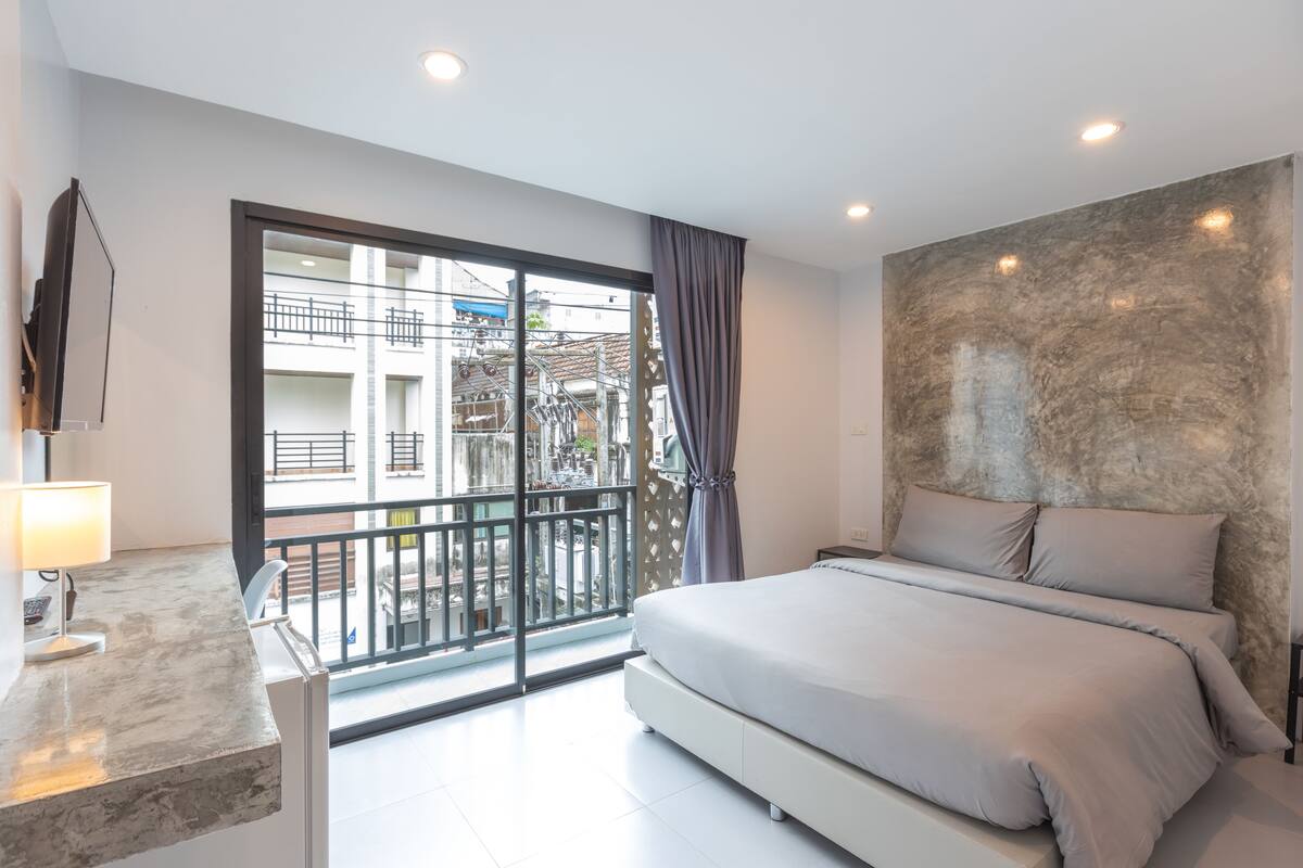 Quarto casal standard | Cofres nos quartos, cortinas blackout, Wi-Fi de cortesia, roupa de cama