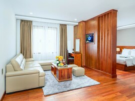 Suite, 1 cama king-size, banheira, Vista para a cidade | Vista do quarto