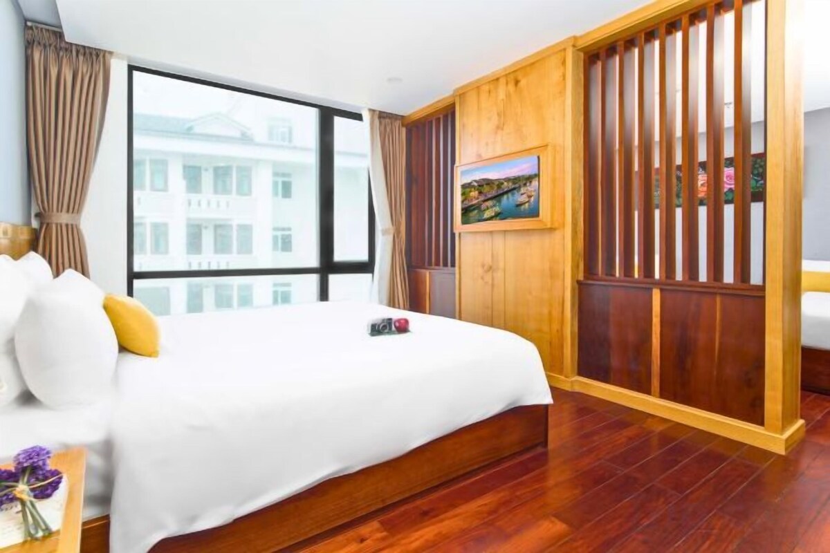 Minibar, cofre no quarto, secretária, cortinas/cortinados opacos