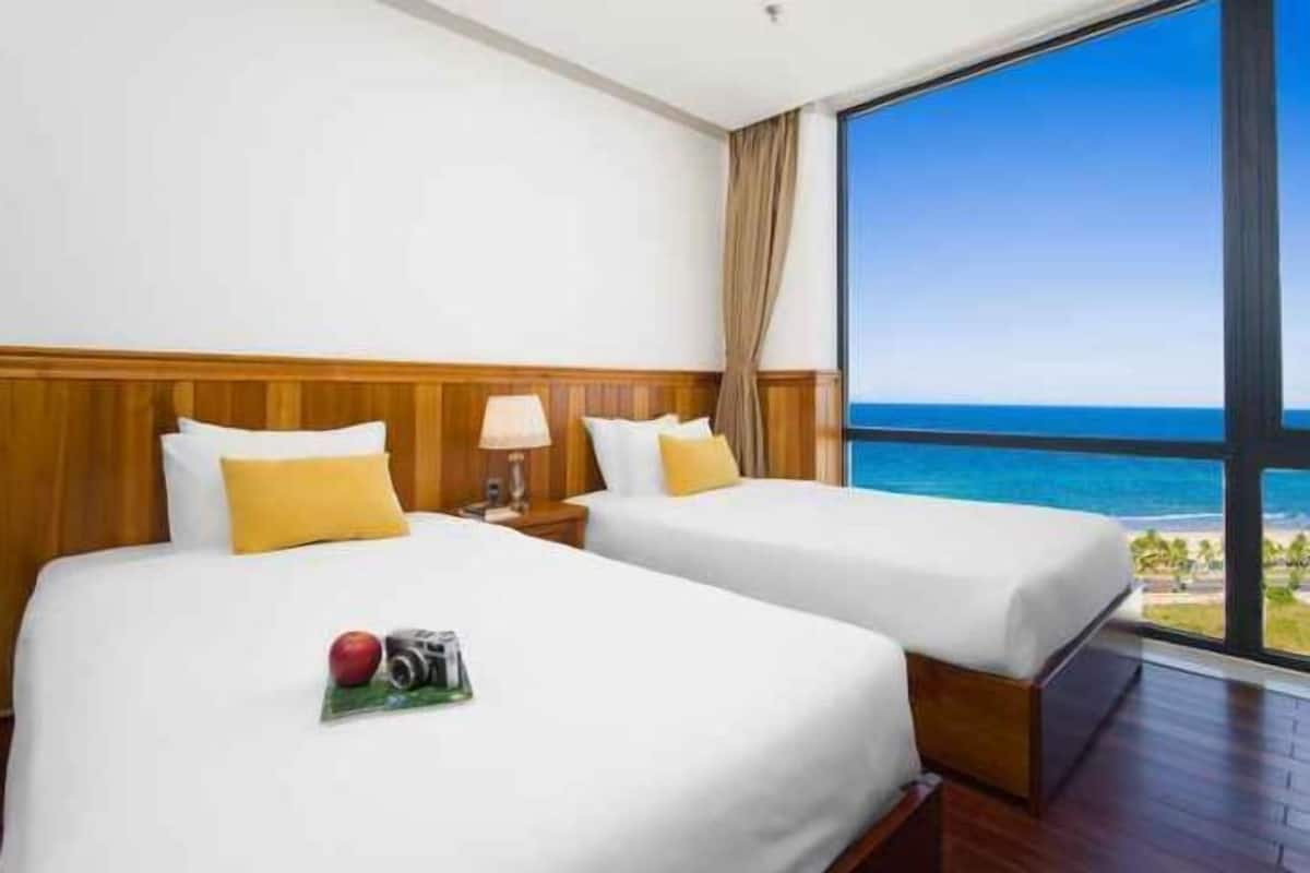 Minibar, cofre no quarto, secretária, cortinas/cortinados opacos