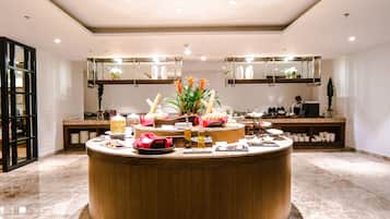 Pequeno-almoço tipo buffet diário (500 PHP por pessoa)