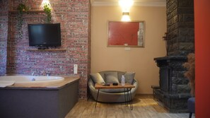 Quarto Deluxe, lareira, vista para o rio (Hottub / Jakuzi) | 3 quartos, Wi-fi grátis, roupa de cama fornecida