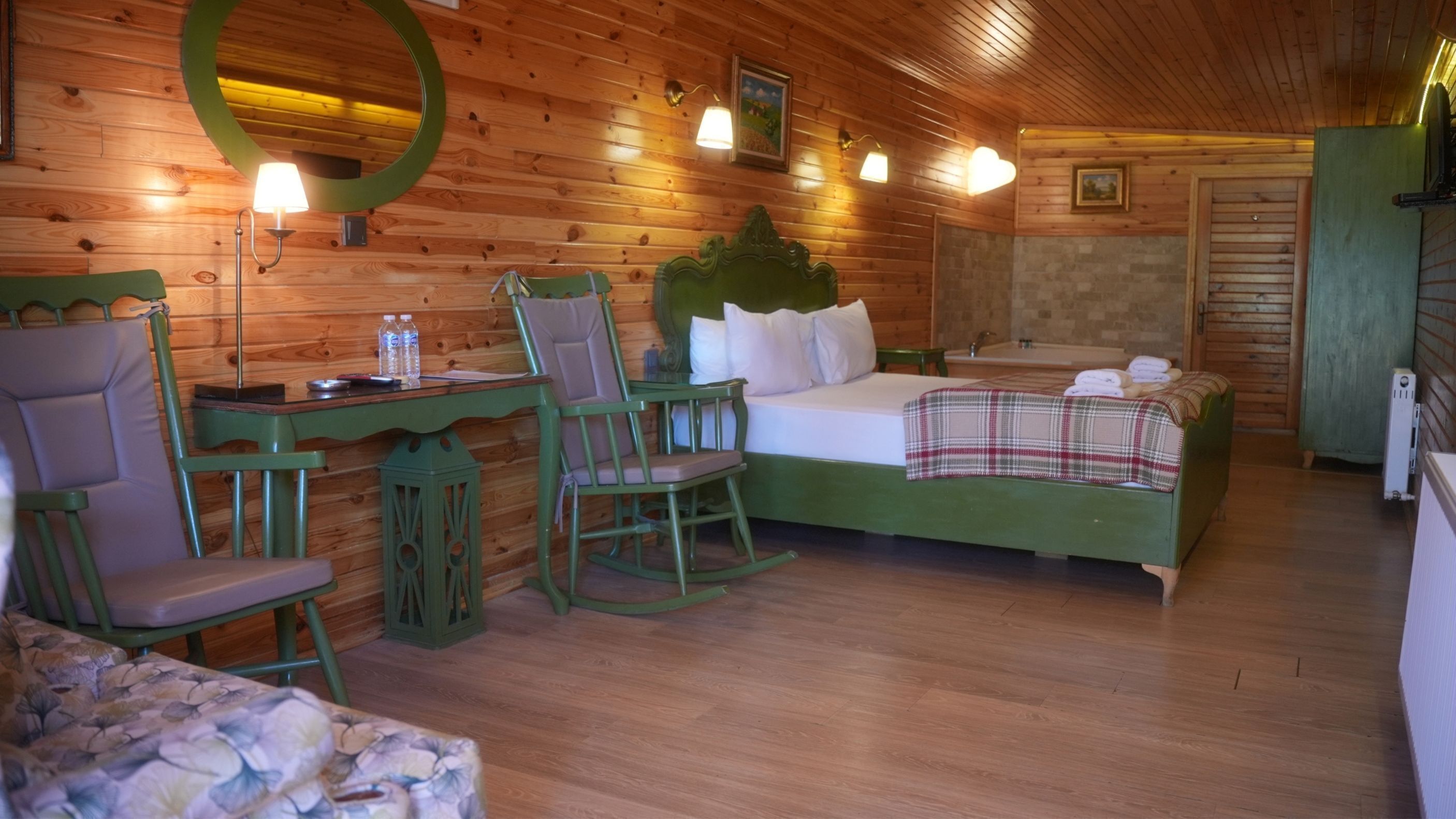 Bungalow, banheira de hidromassagem | 3 quartos, Wi-fi grátis, roupa de cama fornecida 