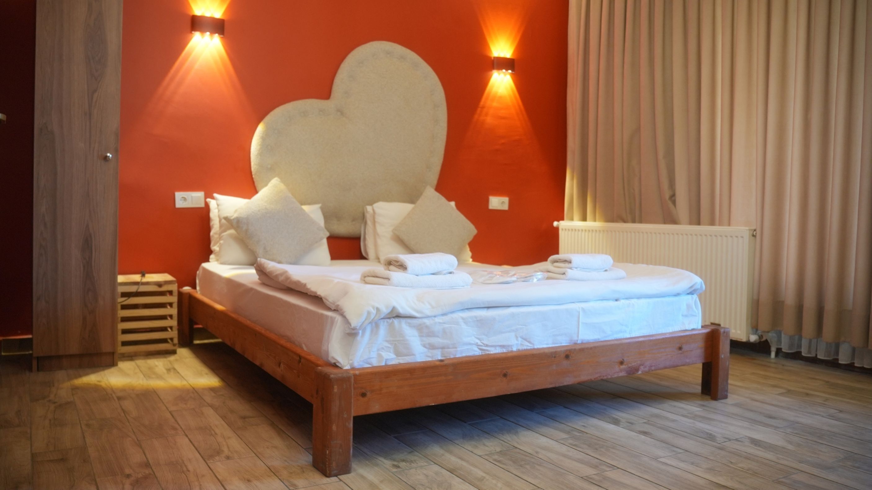 Quarto luxo, lareira, vista para o rio (Hottub / Jakuzi) | Comodidades do quarto