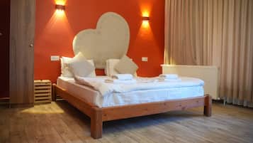 Quarto luxo, lareira, vista para o rio (Hottub / Jakuzi) | Comodidades do quarto
