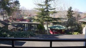 Quarto Deluxe, lareira, vista para o rio (Hottub / Jakuzi) | Vista do quarto