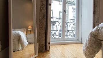 Apartamento Premium, 1 quarto, não fumadores, Vista para a cidade (2) | 1 quarto, com mobília individualizada, secretária