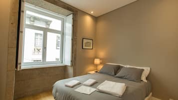 Apartamento Premium, 1 quarto, não fumadores, Vista para a cidade (1) | 1 quarto, com mobília individualizada, secretária