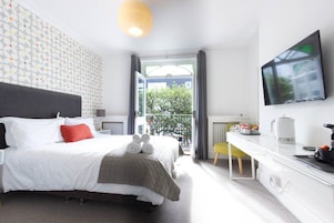 Quarto Duplo Deluxe, varanda | Com mobília individualizada, Wi-fi grátis, roupa de cama fornecida