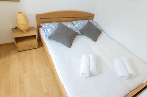 Apartamento, 1 quarto, varanda (A1) | Ferros/tábuas de passar roupa, Wi-Fi de cortesia, roupa de cama