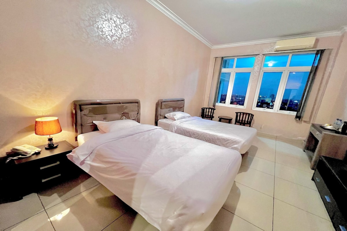 Quarto casal superior | Escrivaninha, Wi-Fi de cortesia, roupa de cama