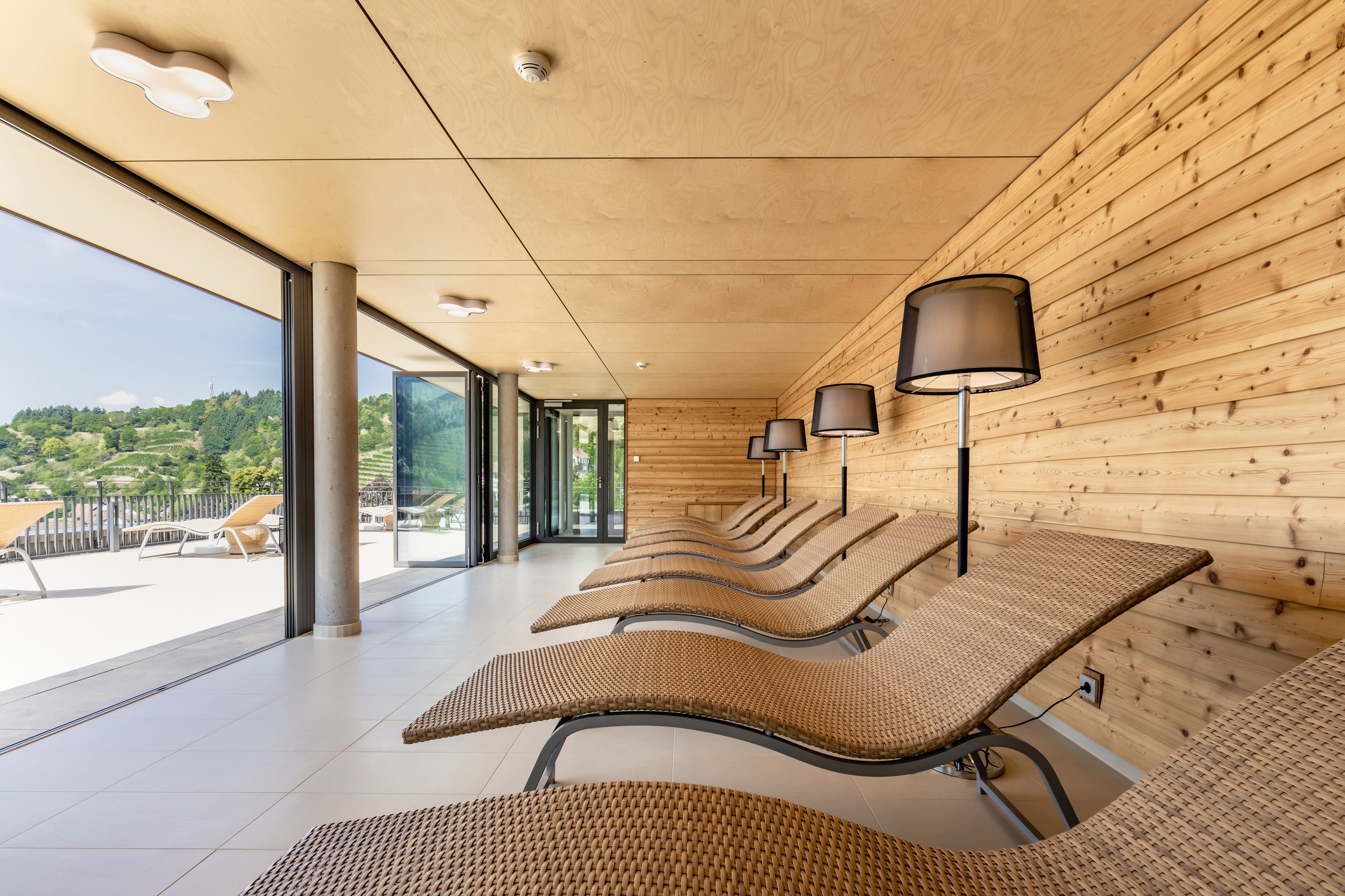 Sauna, banheira de hidromassagem, tratamentos corporais 