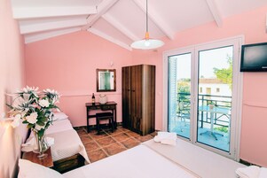 Quarto Triplo | Wi-fi grátis, roupa de cama fornecida 