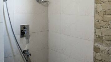 Quarto Standard | Duche na casa de banho