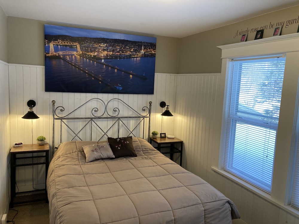 Superior Views, Harbor Views, Scenic Skyline Parkway, Remodeled, Charming - Duluth, MN