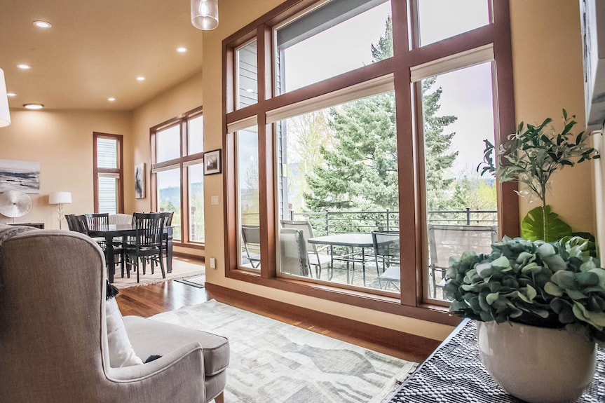 Elegant Townhouse - 4 Bedrooms, 3 Bathrooms - Breathtaking Views - Viento State Park, Cascade Locks