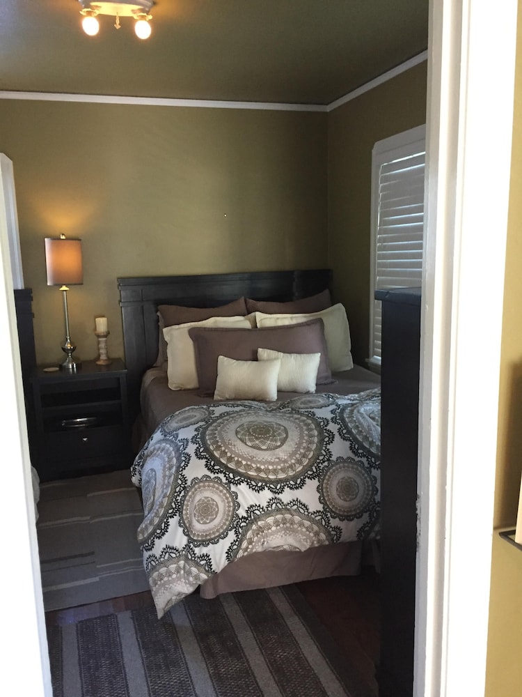 Downtown Napa Cottage- Walking Distance To City Center - Napa Valley, CA