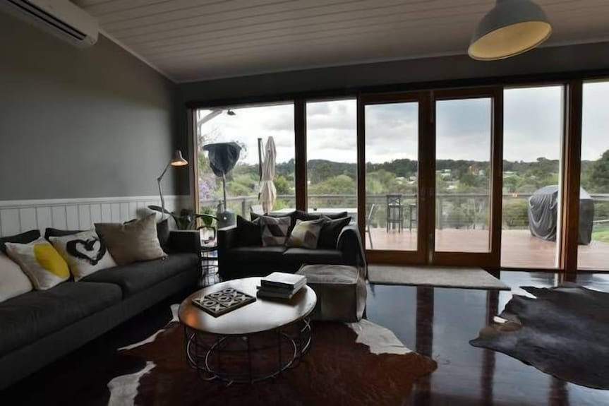 Waterside Cottage - Perfect Lakeside Location - Daylesford