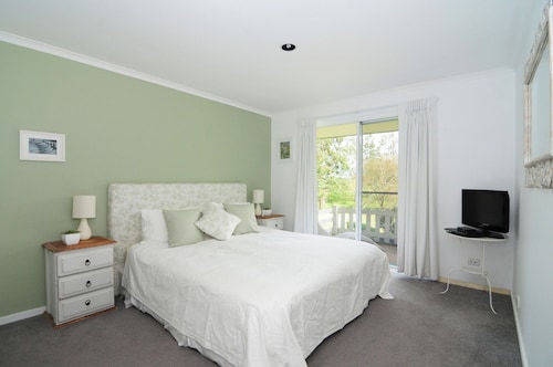 Lavender Hill, Kangaroo Valley - Robertson