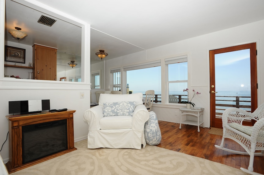 Exclusive Oceanfront Cottage On Dry Sandy Carbon Beach - Seal - Pepperdine University, Malibu