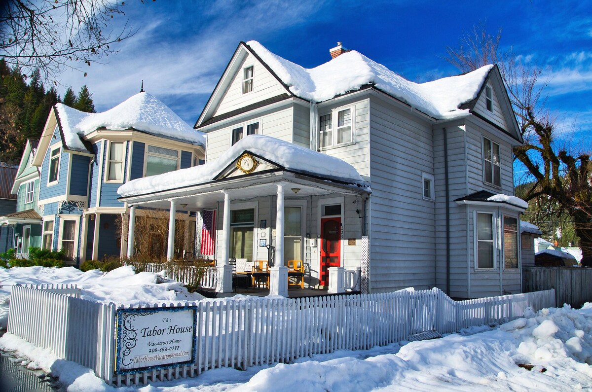 Tabor House All Season Vacation Rental LLC/Perfect for Families, Pets ...