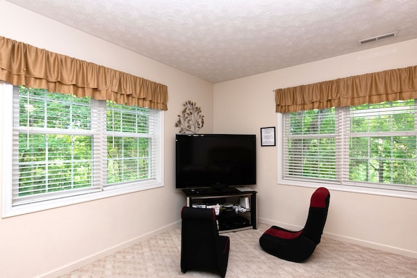 Beautiful Big Resort Home,views, Pool Table, Ping Pong, Air Hockey, Foosball - Massanutten, VA