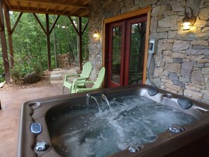 River Magic, Romantic Luxury Log Cabin with Hot Tub - Hot Springs | Vrbo