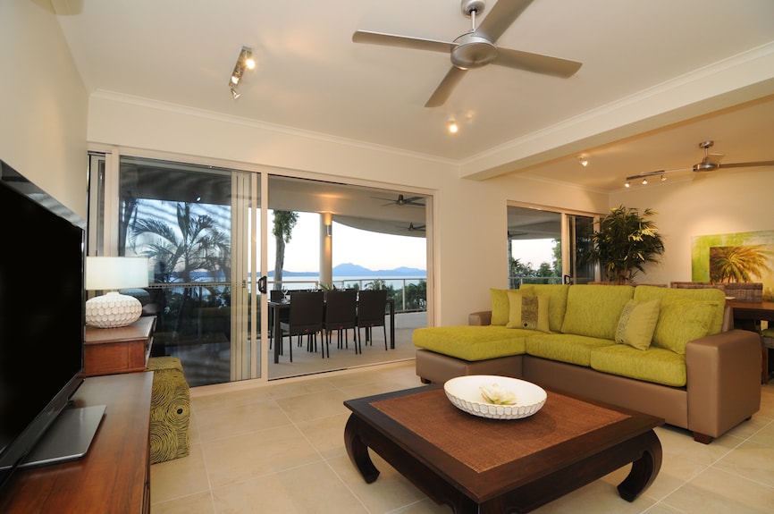 Island Point Villa 4 - Close To Town With Magnificent Ocean Views. - Mossman