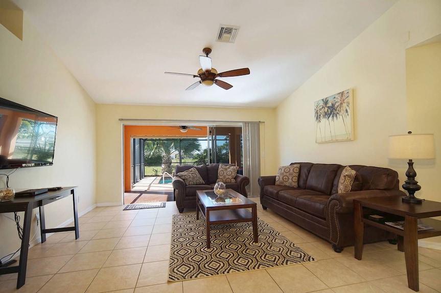 37%オフ! -Swflレンタル-ヴィラルイサ-豪華な3ベッドルームプールホームスリープ6 - ケープコーラル, FL