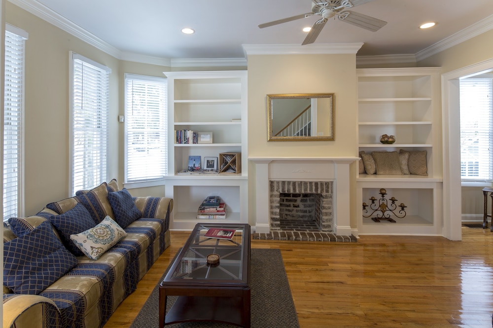 Fabulous Victorian/walk 2 Forsyth/offstreet Parking /Relaxed Cancellation Policy - Savannah, GA