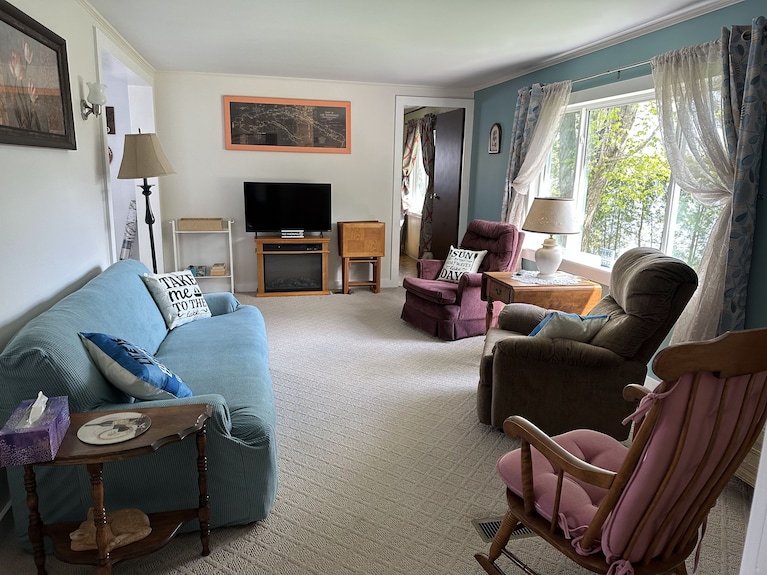 Waterfront Home On The Lake Shore Of Beautiful Lake Memphremagog, Newport, Vt. - New England