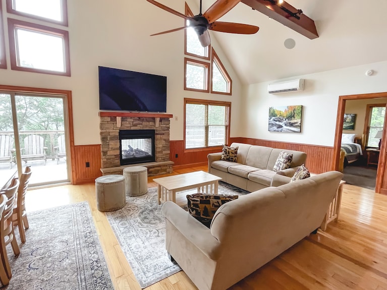 Boulderview Lodge, Near Jfbb With Private Mountain Views, Hot Tub, And Fireplace - Pocono Lake