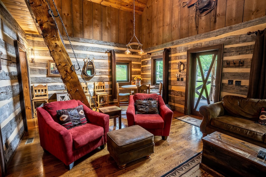 The Cowboy Cabin At Four Fillies Lodge - West Virginia
