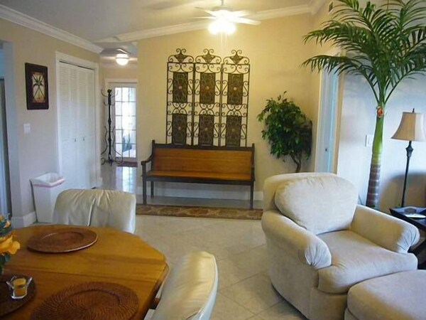 'Where Every Day Is A Tropical Vacation!' - Cape Coral, FL
