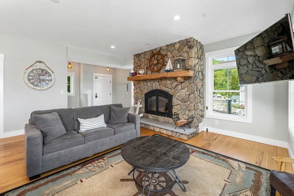 Lake Winnipesaukee Vacation At Akwa Marina  Beach, Pool, Hot Tub, Beach Bar - Laconia, NH