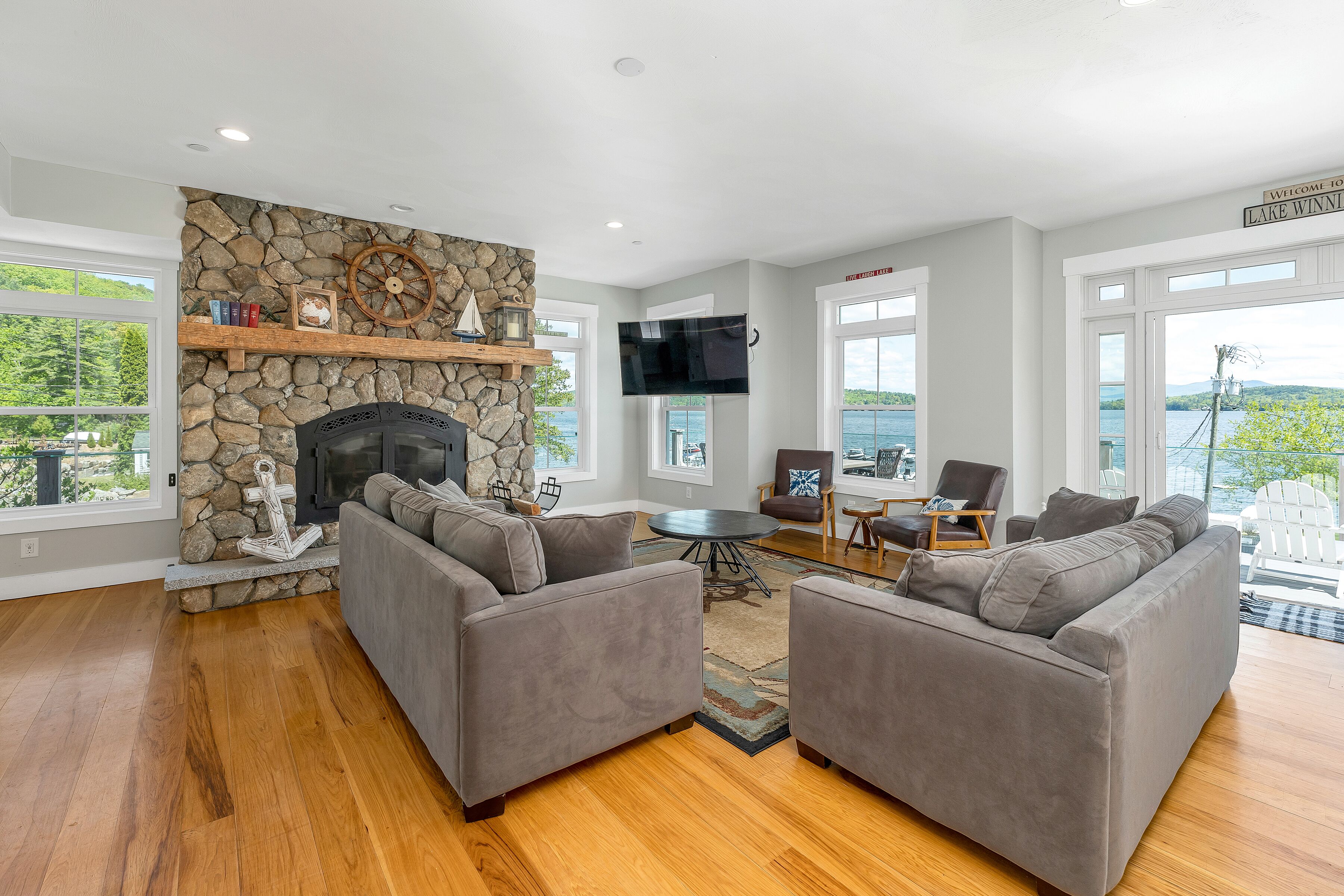 Lake Winnipesaukee Vacation At Akwa Marina  Beach, Pool, Hot Tub, Beach Bar - Laconia, NH