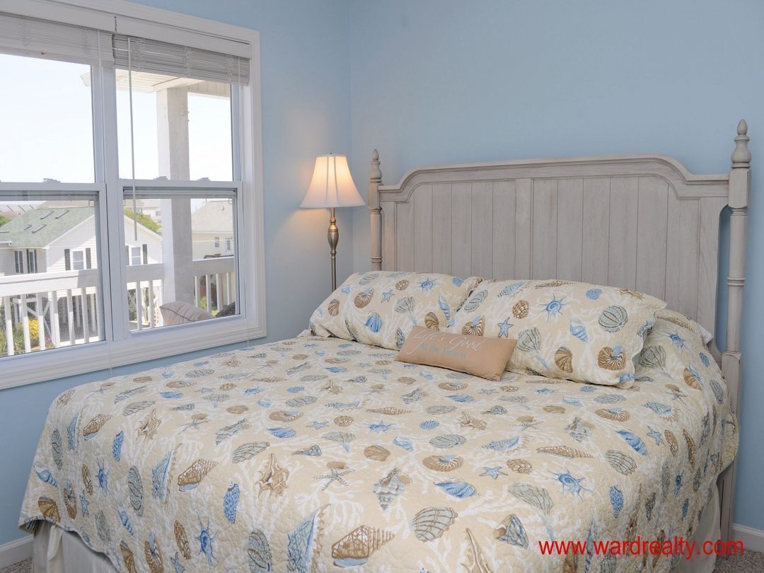 A Coastal Retreat - Charming 4br Home With Great Outdoor Space - Surf City, NC