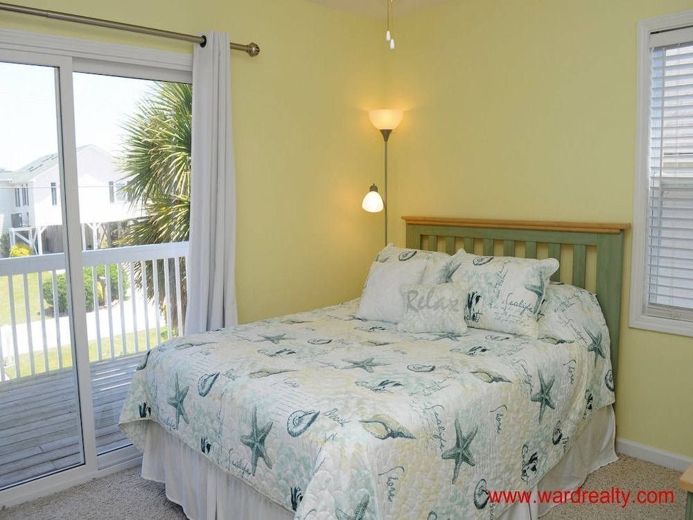 A Coastal Retreat - Charming 4br Home With Great Outdoor Space - Surf City, NC