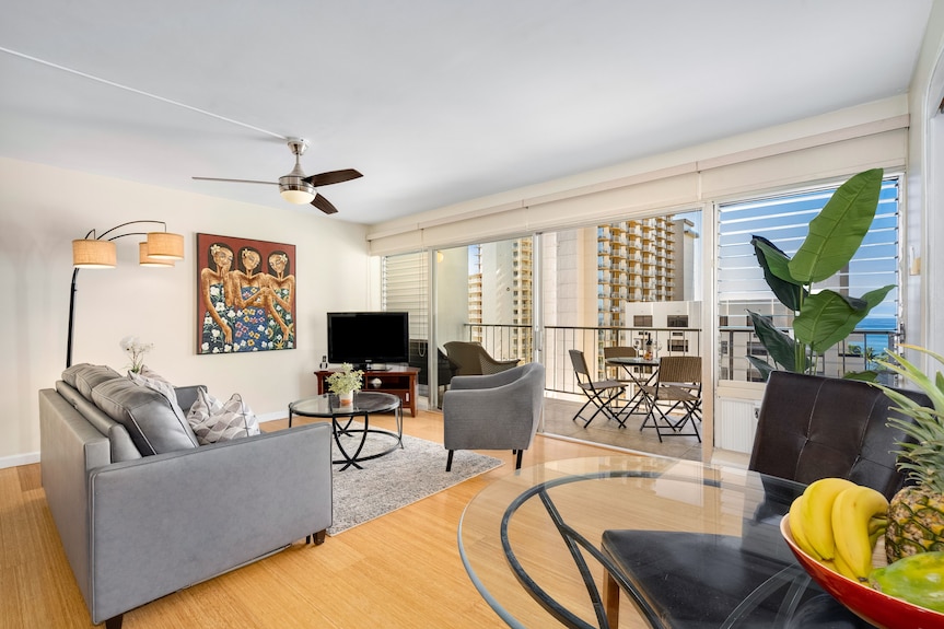 Stunning Ocean View Condo! Best Location! - O‘ahu, HI