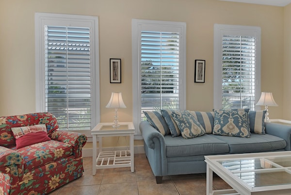 The Fun Begins At The Flip Flop Inn! - Free Beach Serv-in Season- 4 Min To Gulf! - Destin, FL