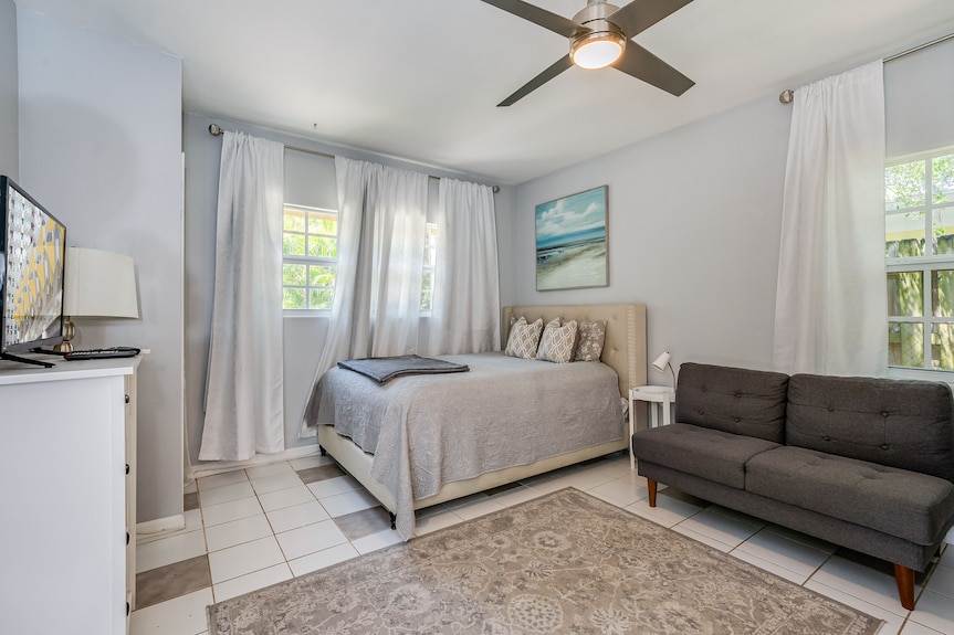 シックパームビーチコーブゲストハウスウィズゼンガーデン - ウェスト・パーム・ビーチ, FL