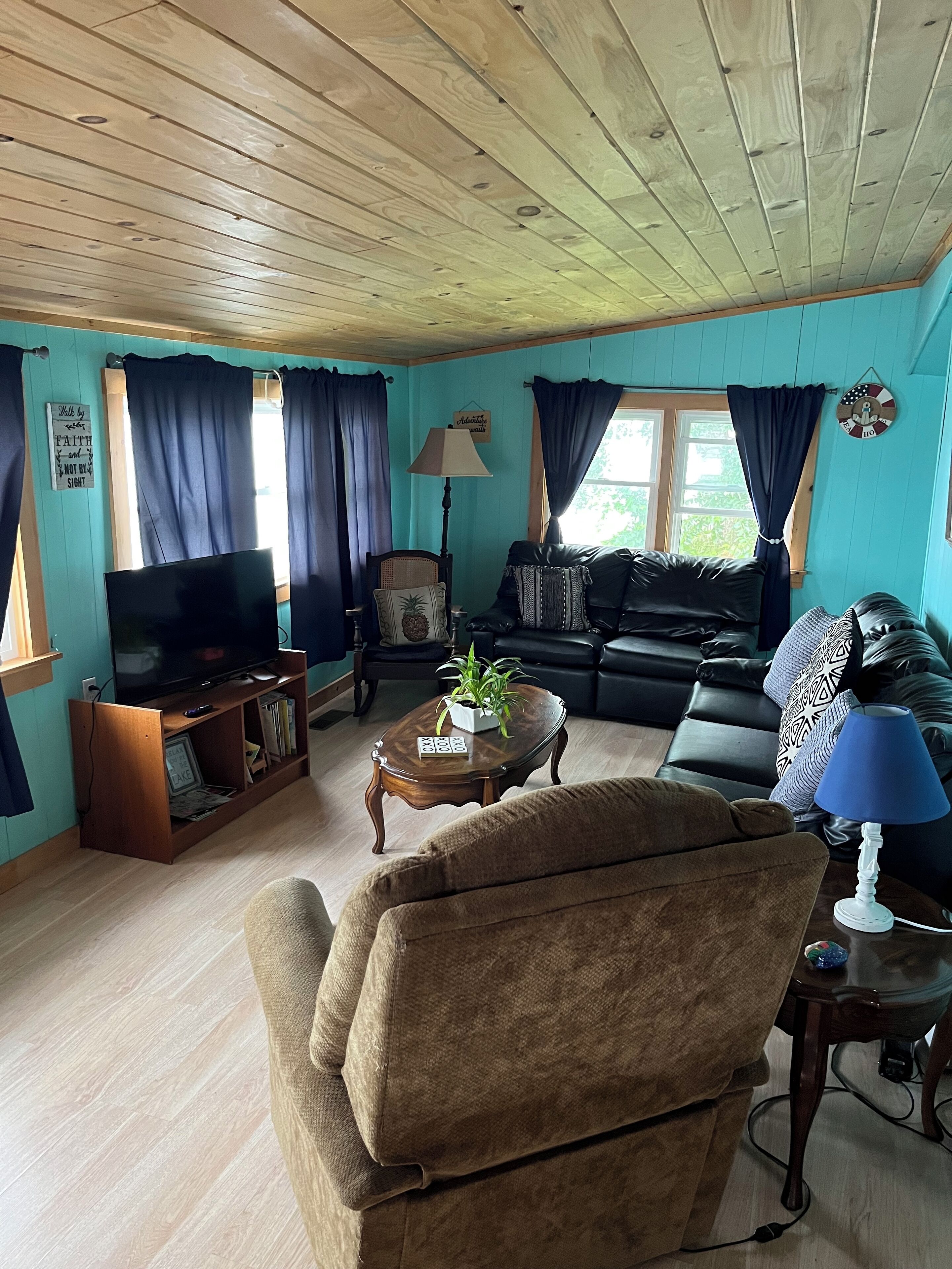 Sunset Cabin On Lake Champlain, Vermont. Roomy, Rustic, Waterfront - Family Fun! - Vermont