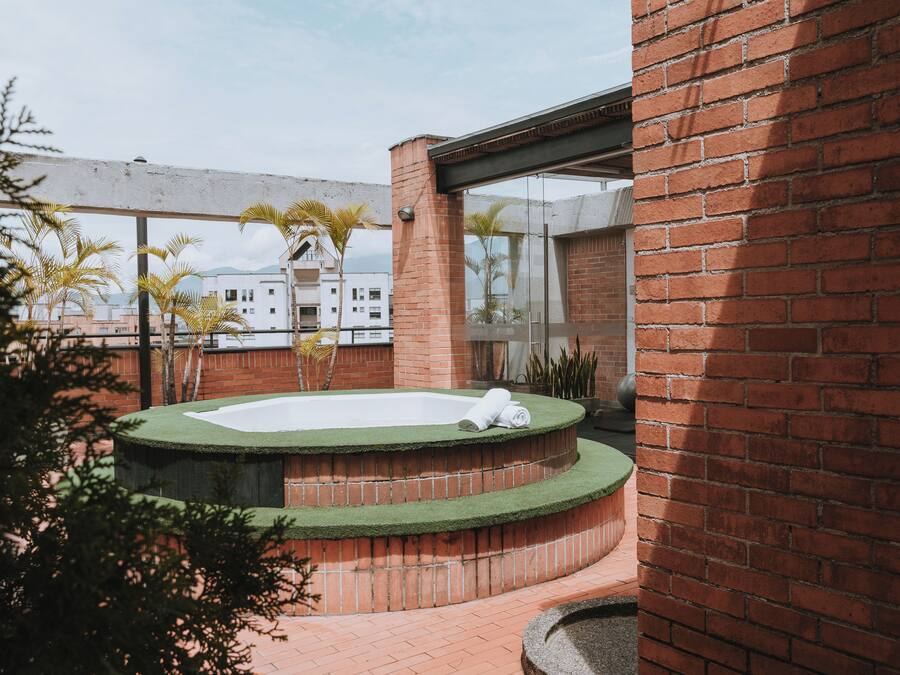 Terraço com espreguiçadeiras