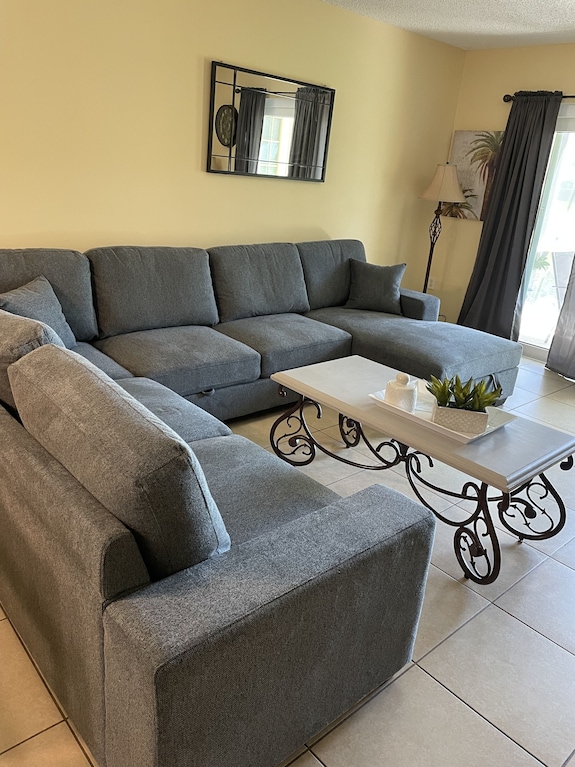 Disney's Attractions While Staying At An Affordable Resort And Pet Friendly! - Lake Wales, FL