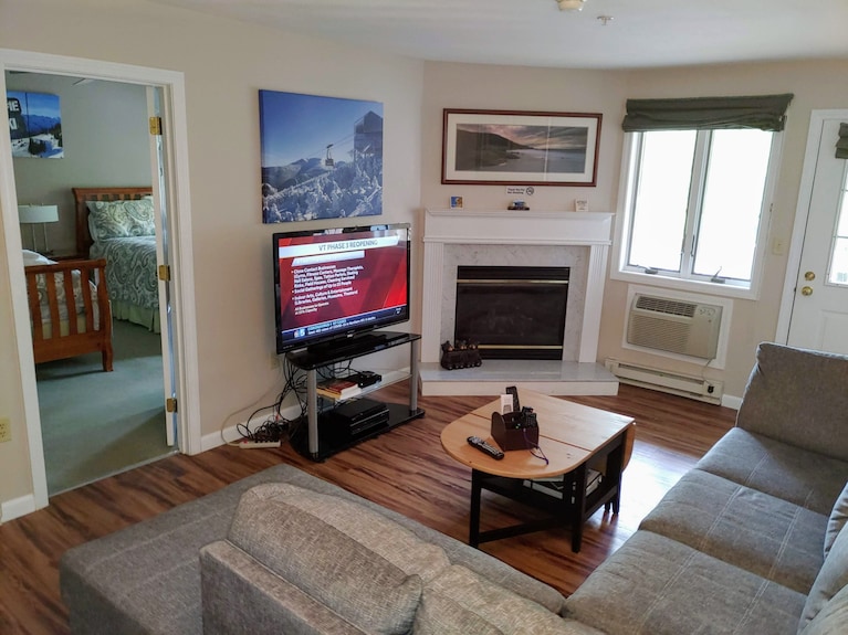 Cosy Loon Inn Condo#1、king&2 Queens、highland Games-free Shuttle-wifi、fp、deck - ニュー・ハンプシャー州