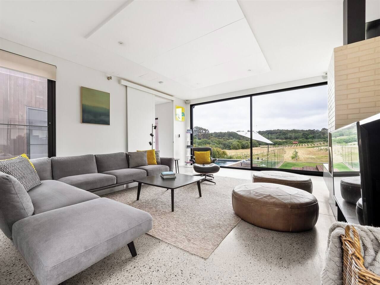 Sophies Vineyard Sprawling Scenery With Pool - Yallingup