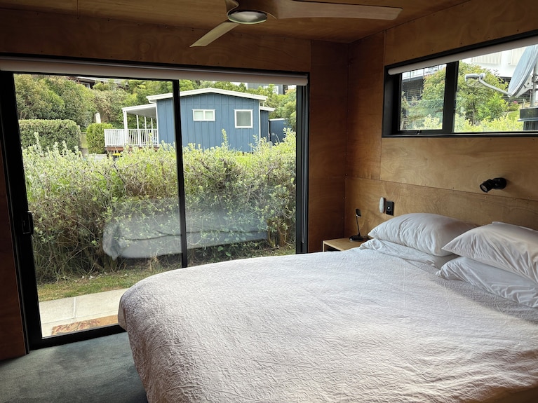 Stylish Contemporary Urban Retreat. 4 Minute Walk To The Beach. - New Zealand